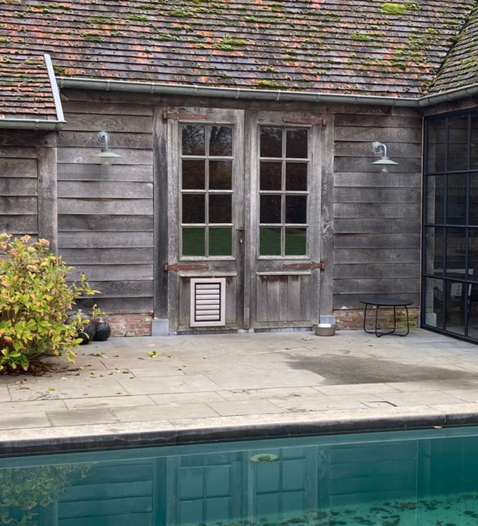 Photos of beautiful wooden dog doors and cat flaps - Tomsgates