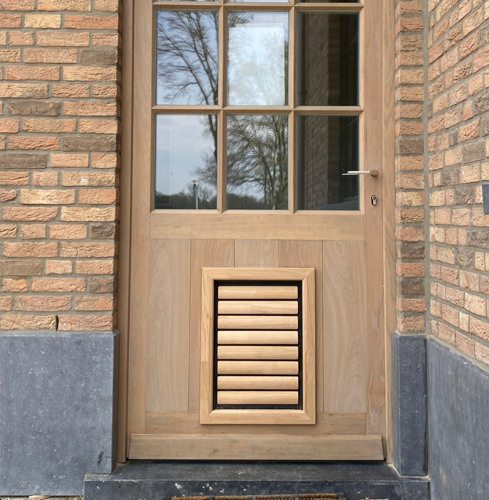 Photos of beautiful wooden dog doors and cat flaps - Tomsgates