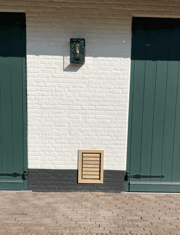 Photos of beautiful wooden dog doors and cat flaps - Tomsgates